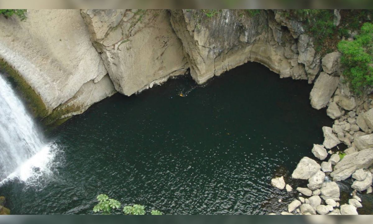 ¿Quién es el hombre que murió al caer de la cascada en río Atoyac ...