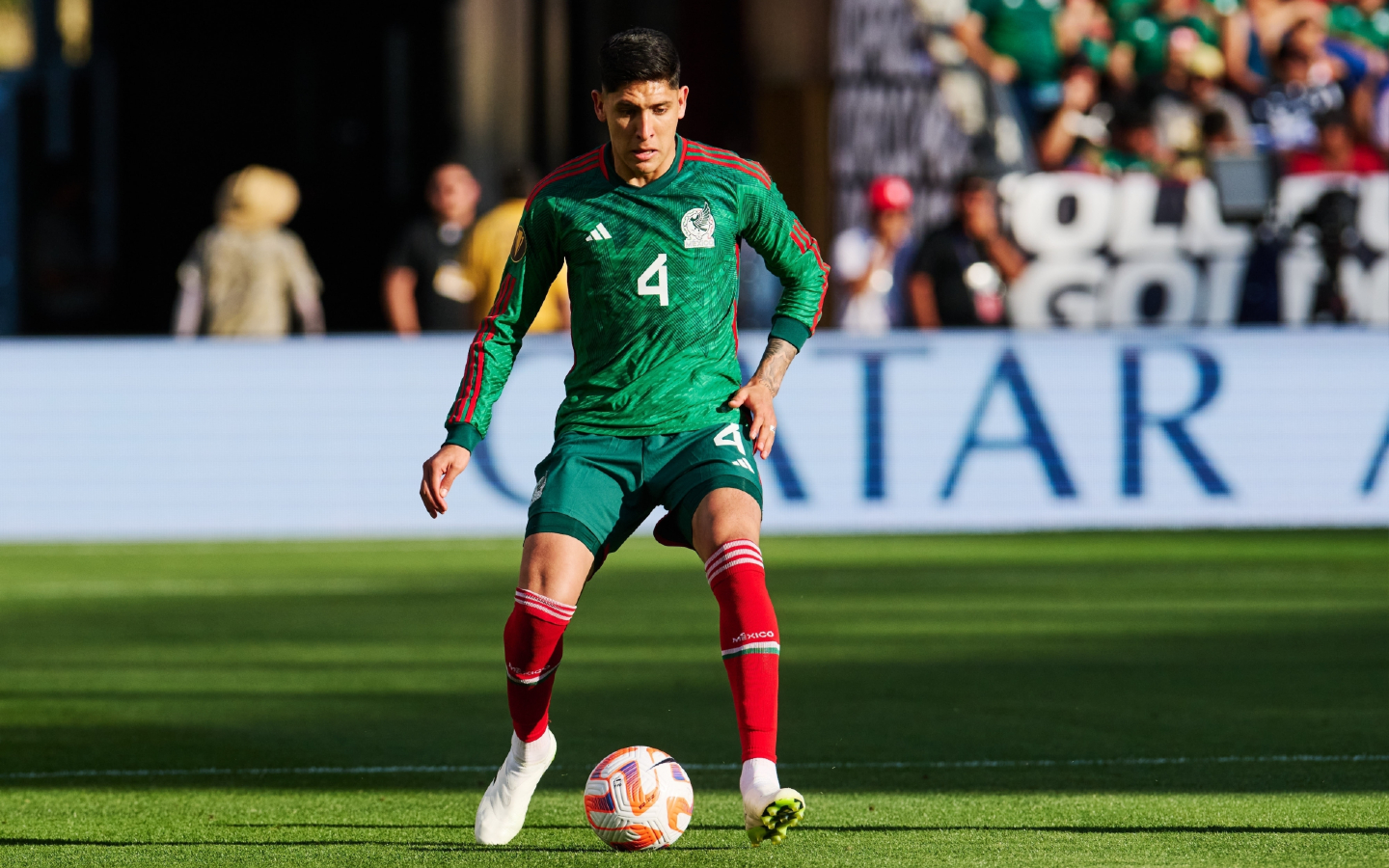 Patada a Edson Álvarez en el México vs Honduras