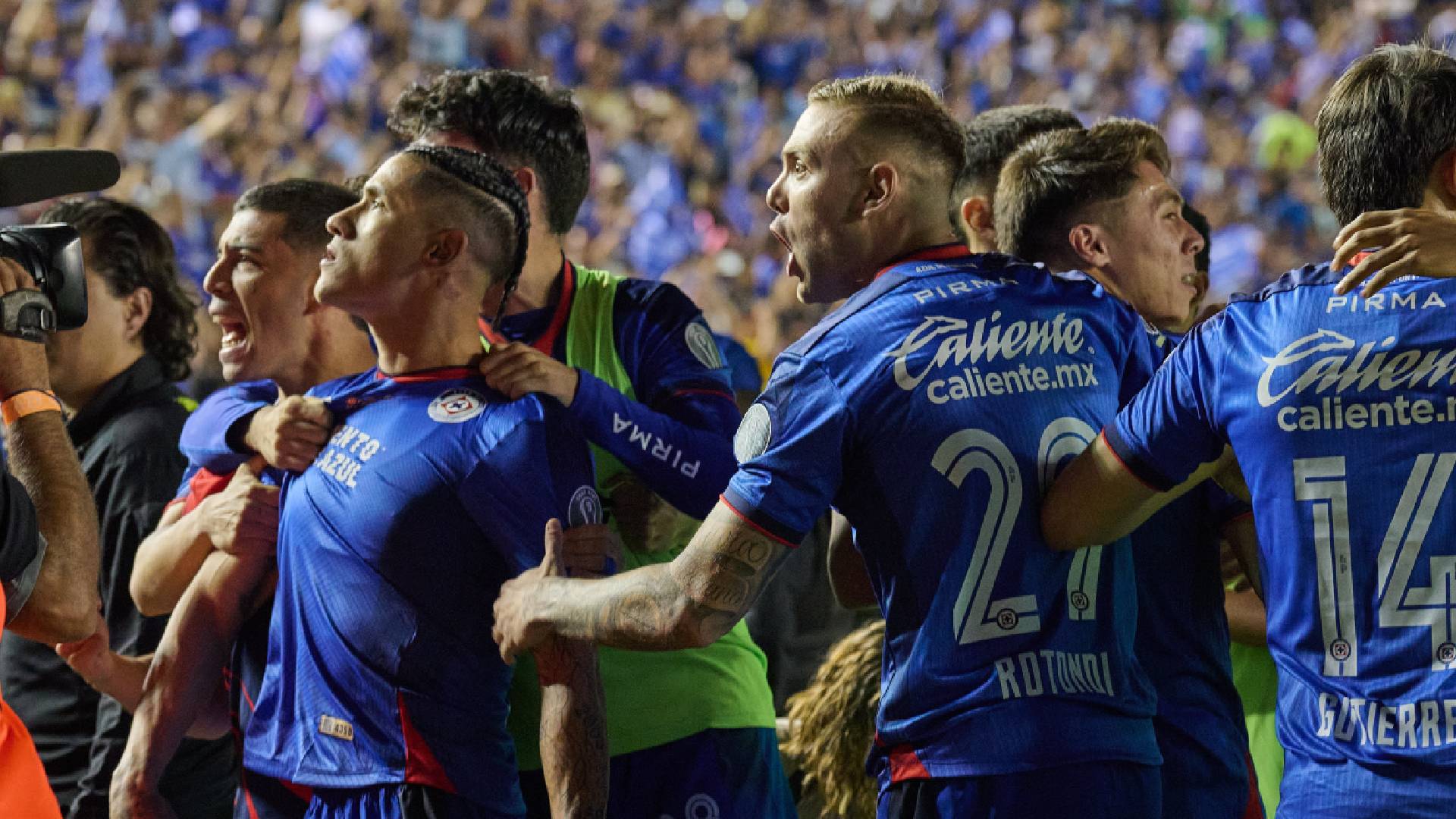 Cruz Azul habría mandado una oferta formal por Canelo Angulo de Toluca ...