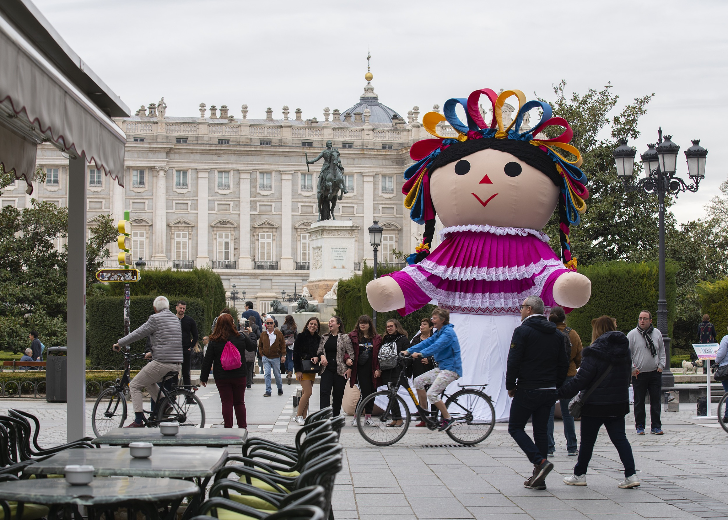 Muñeca indígena de Querétaro inicia recorrido por cuatro ciudades del mundo