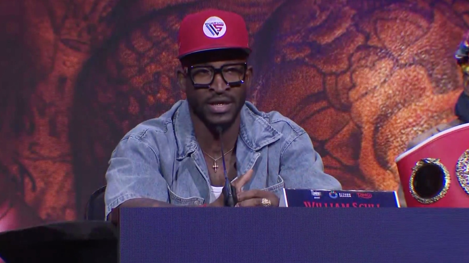 William Scull en conferencia de prensa frente a 'Canelo' Álvarez: He ...