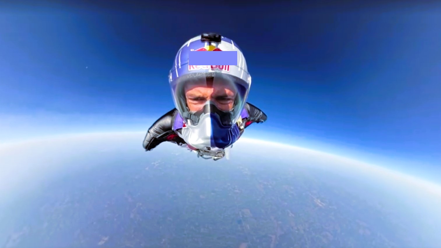 Sebastián 'Ardilla' Álvarez rompe 3 récords mundiales en salto de wingsuit