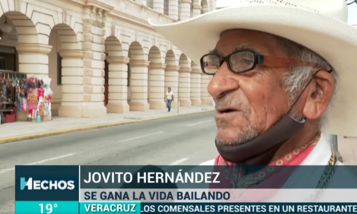 ¿Quién es Jovito, el abuelito que baila por unas monedas en Veracruz?