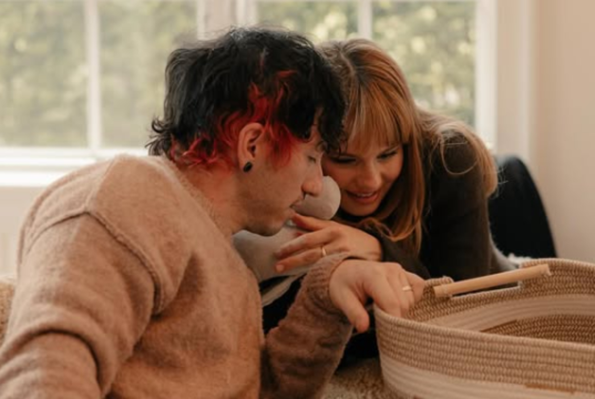 ¡Debby Ryan y Josh Dunn ya son papás! Así dieron la bienvenida a su ...