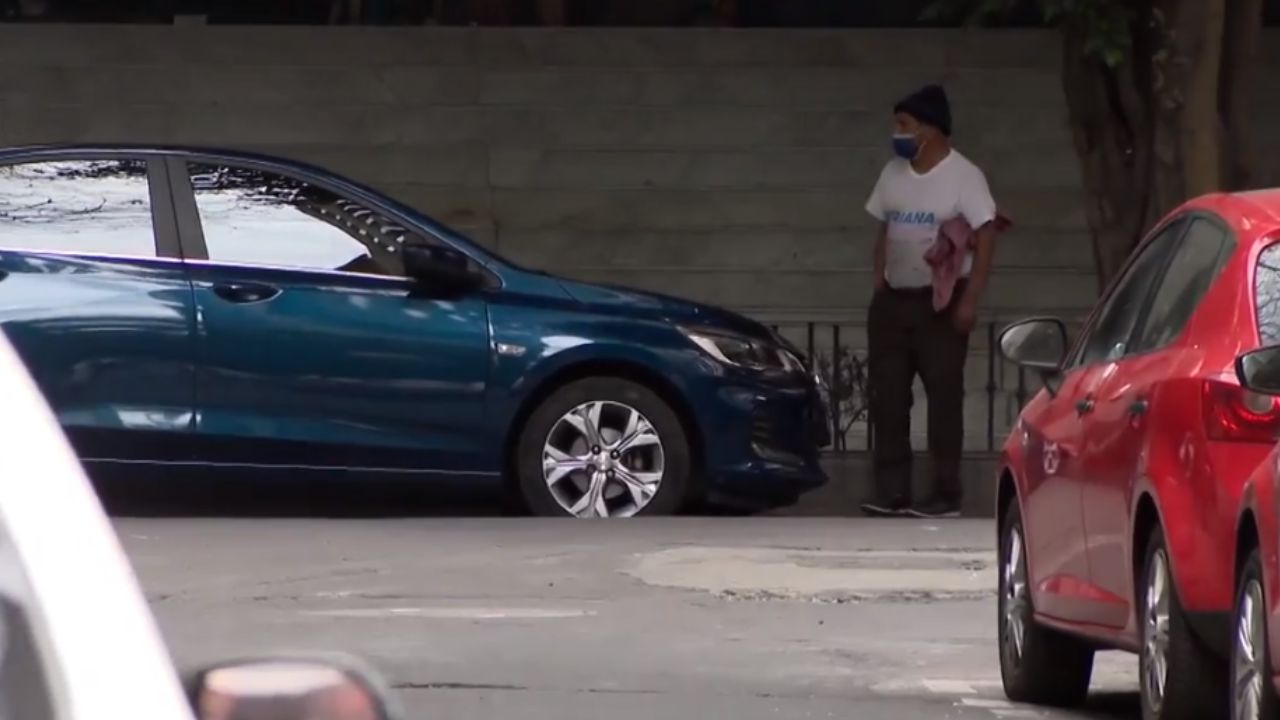 ¿Cómo operan los "viene viene" en México? Así es la plaga de franeleros ...