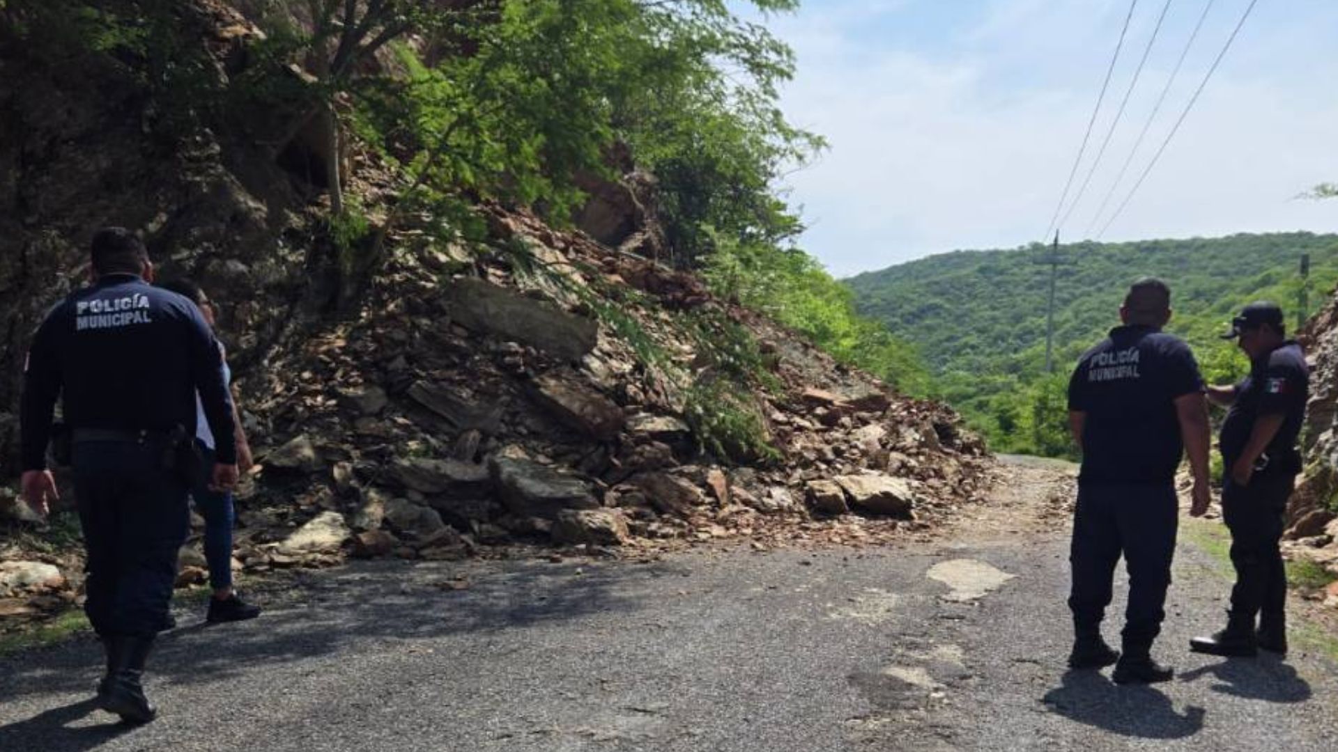 Derrumbe en la carretera Axutla-Tehuitzingo en Puebla causa caos en la ...