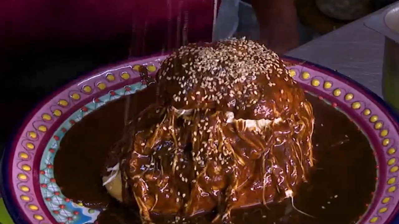 Cemita de Mole, un platillo que puedes degustar en Puebla