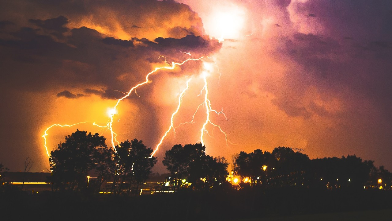 Rayo mata a papá y a niño con un mes de diferencia en Texas