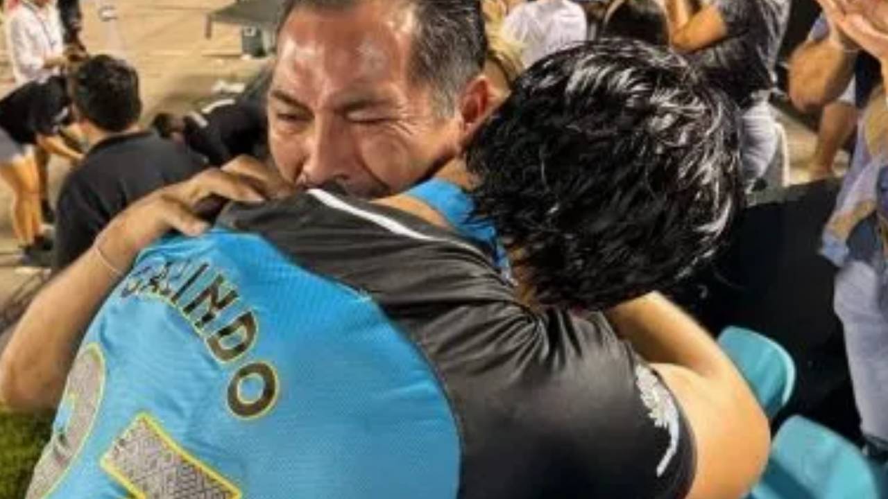 El emotivo festejo de Benjamín Galindo con su hijo tras la victoria del ...