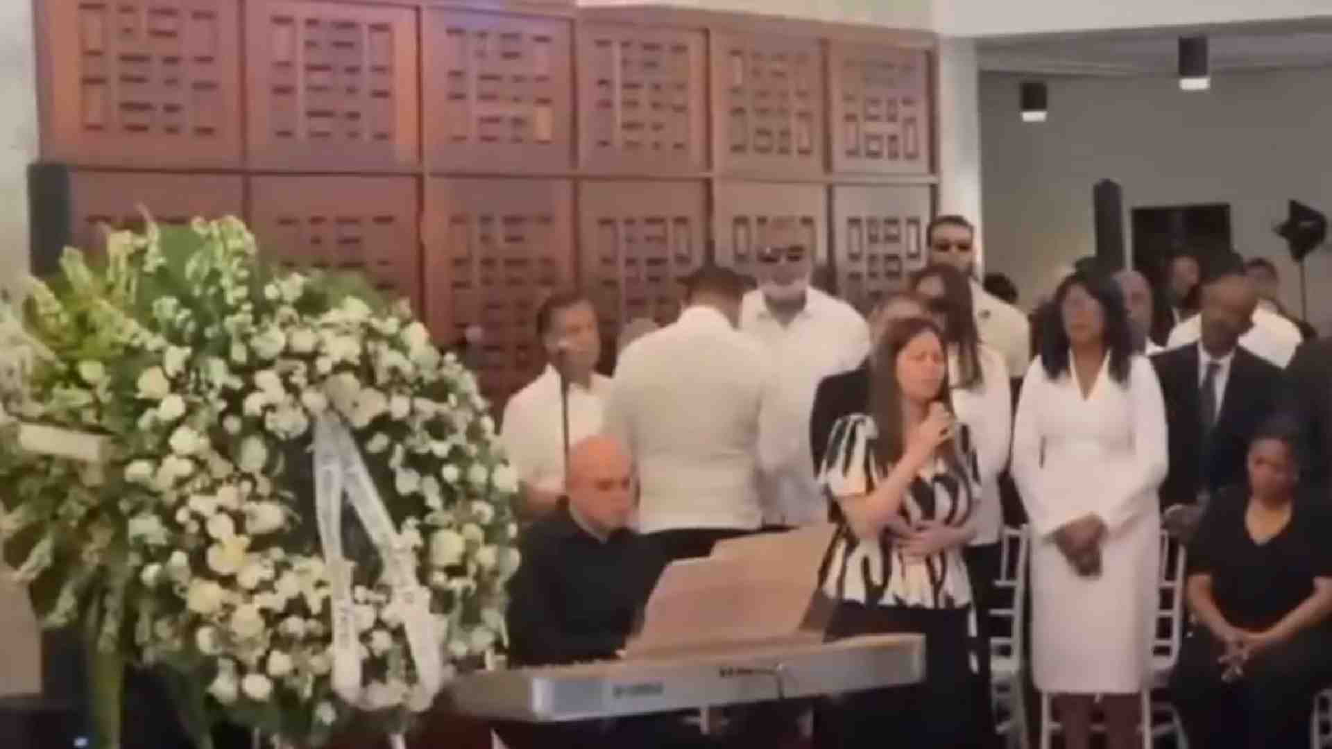 Así dan el último adiós a Rubby Pérez, cantante de merengue que murió en el desplome de la ...