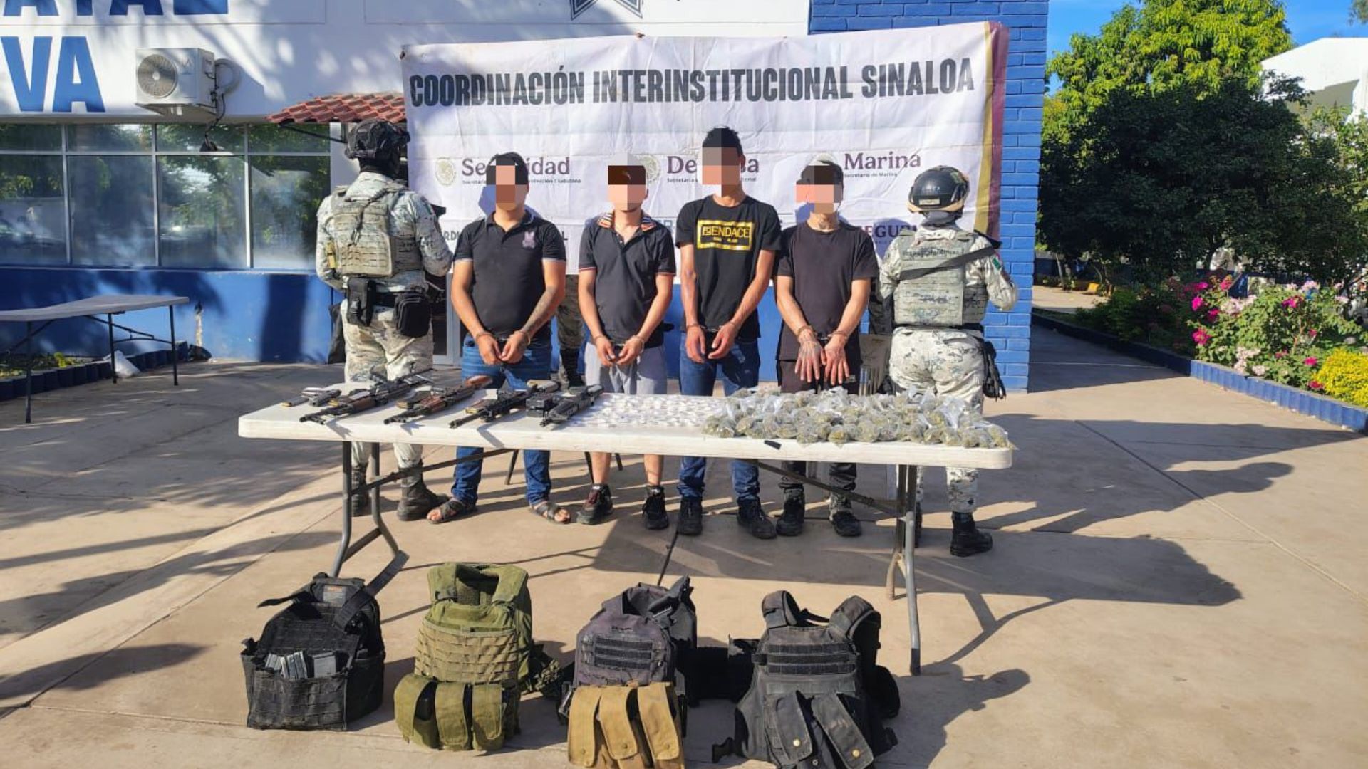 Detienen a 4 hombres armados y con drogas en Las Coloradas, Culiacán