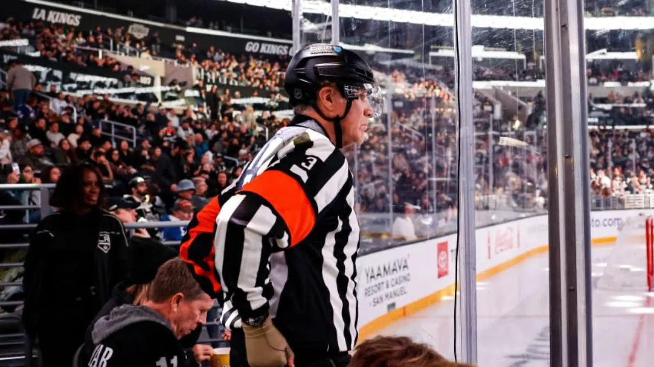 Will Ferrell sorprende al vestirse como árbitro de la NHL en un partido de los Kings