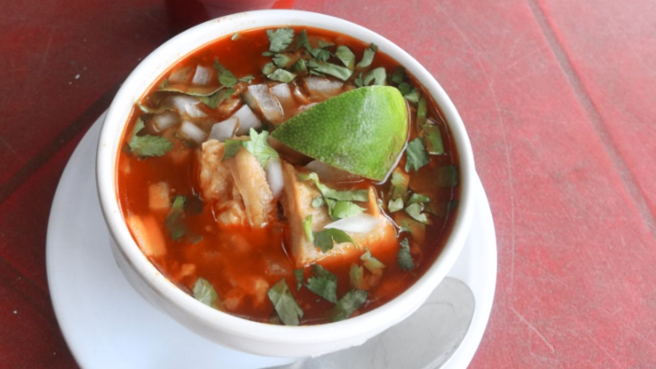 Mujer se ahoga con pedazo de menudo y muere en Mercado Hidalgo, San Felipe