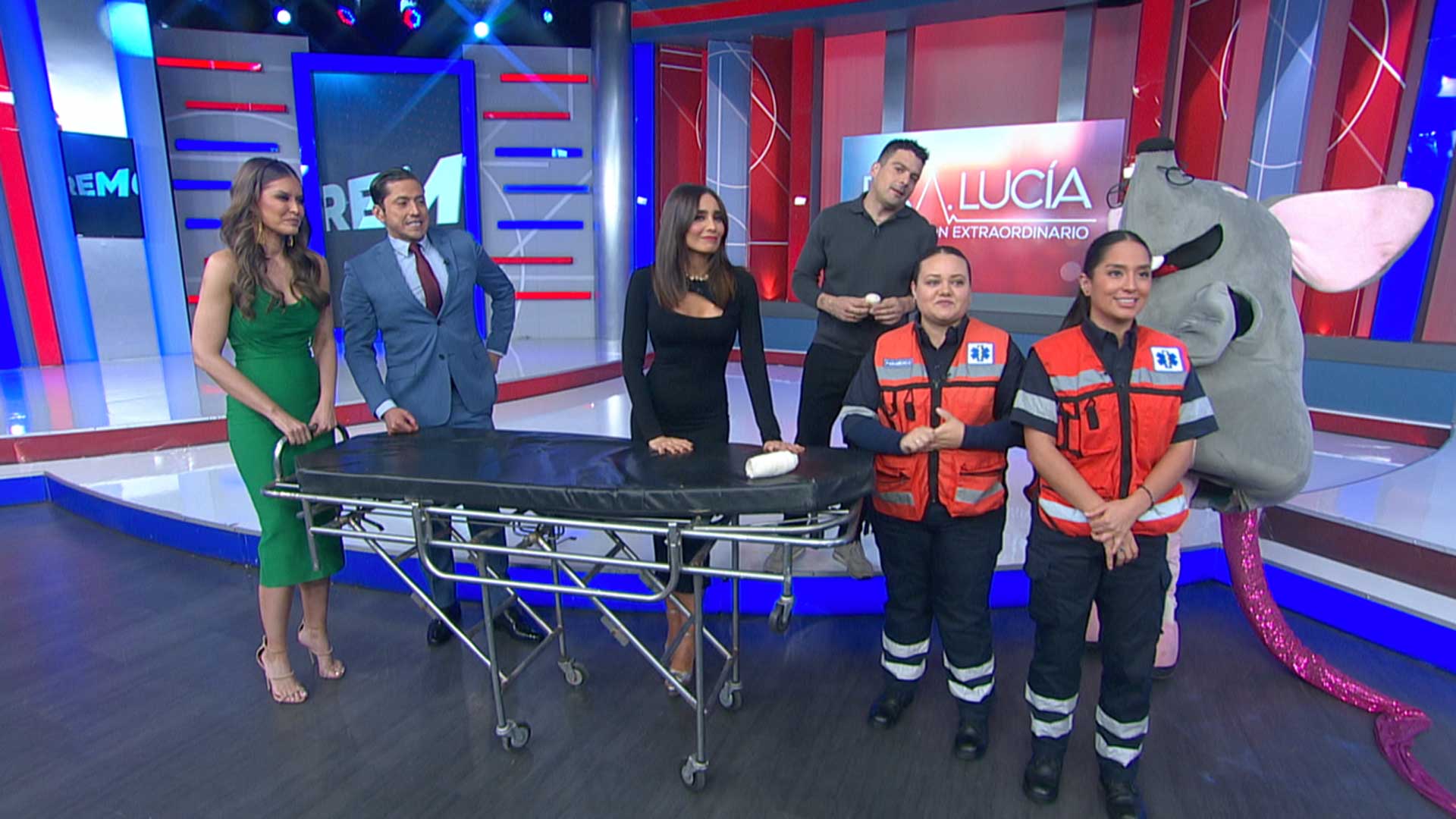 Paramédicos llegan para auxiliar a Kecho