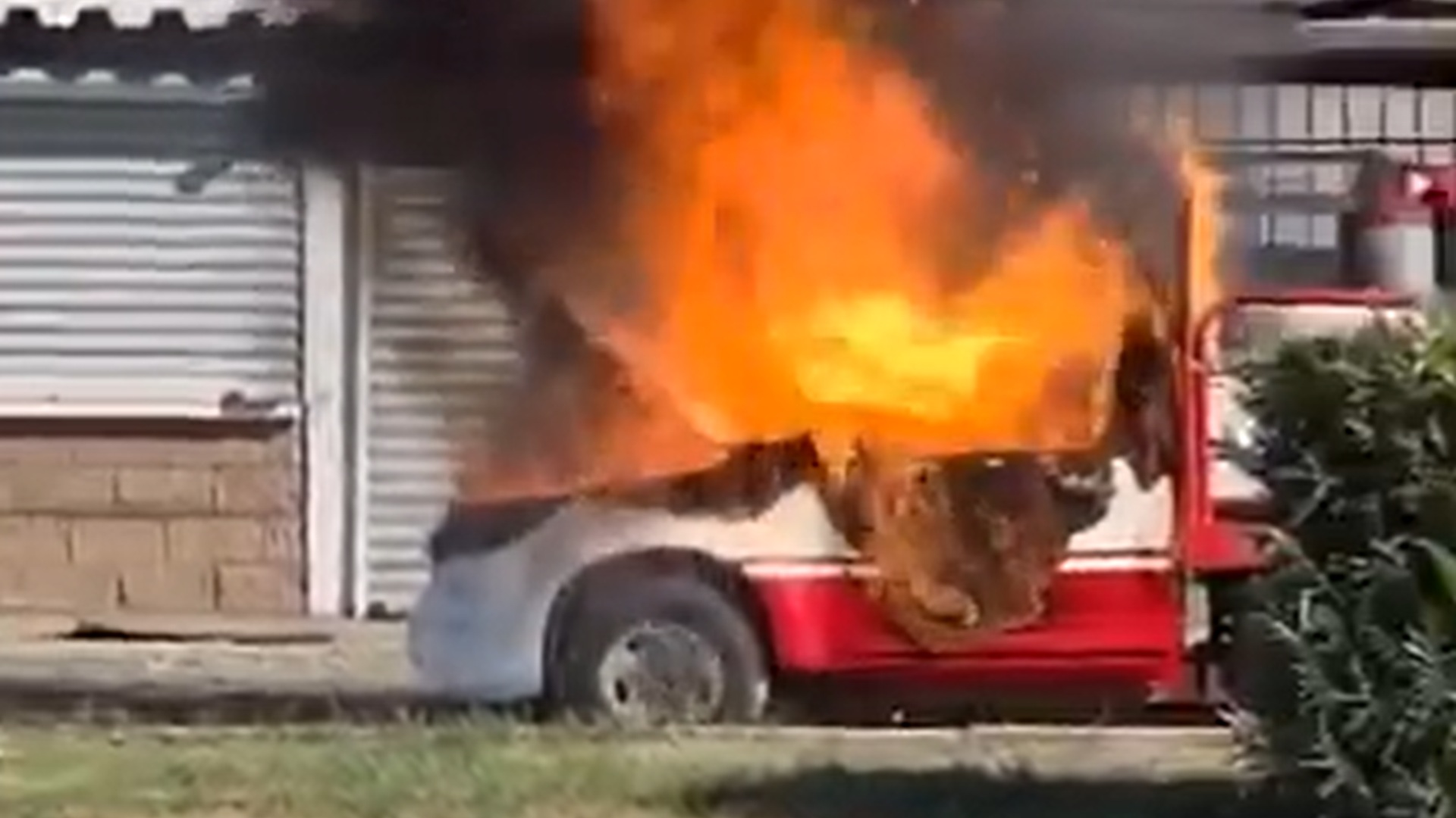 Explosión de camioneta repartidora de gas en Mexicali: así fue captada ...