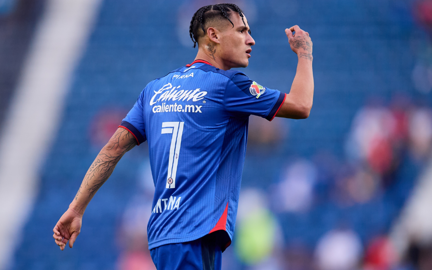 Uriel Antuna, Henry Martín, Julián Quiñones, jugadores que pelean el ...