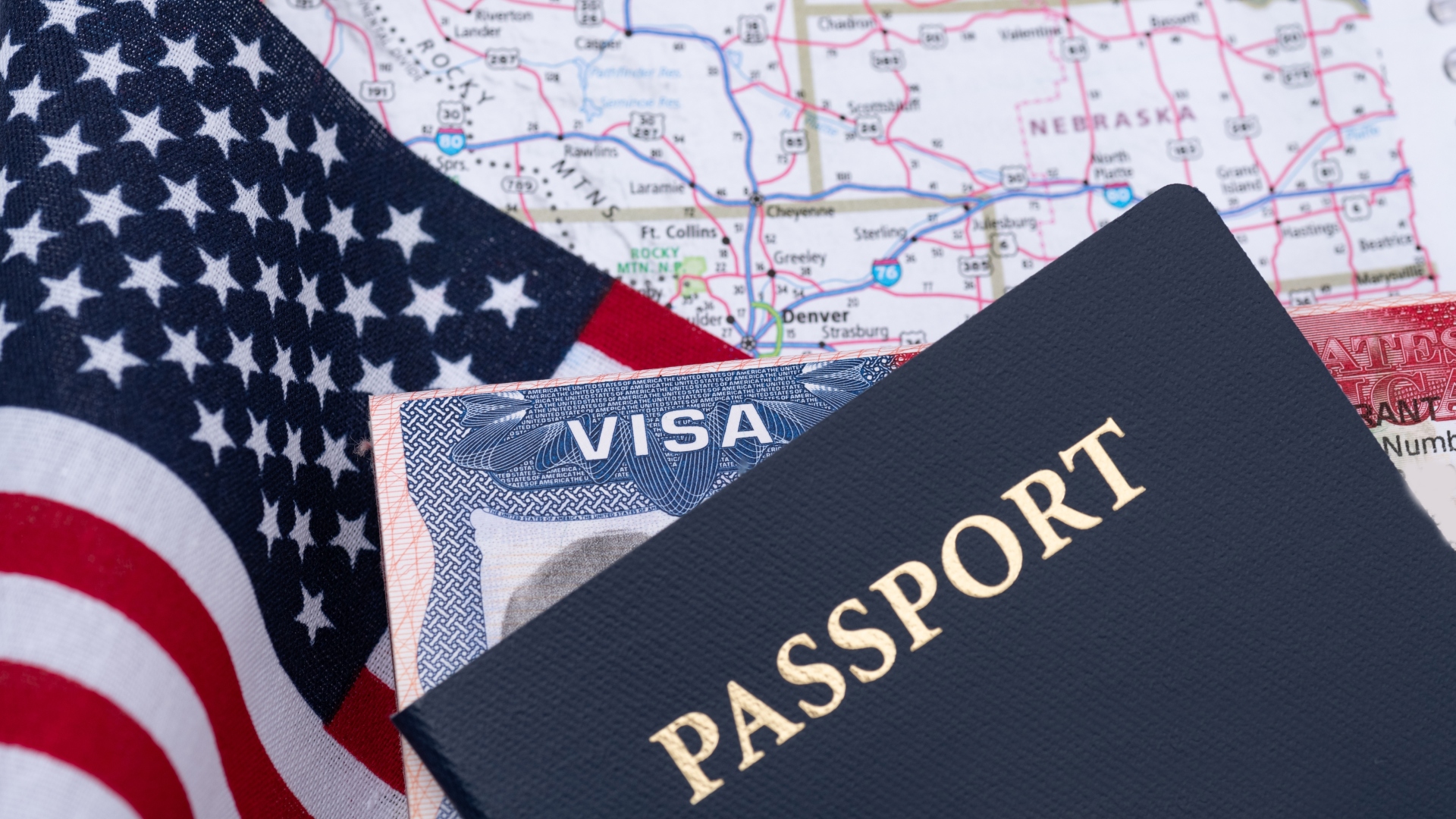 ¿Cuánto dinero necesito para aplicar a la lotería de visas 2026?