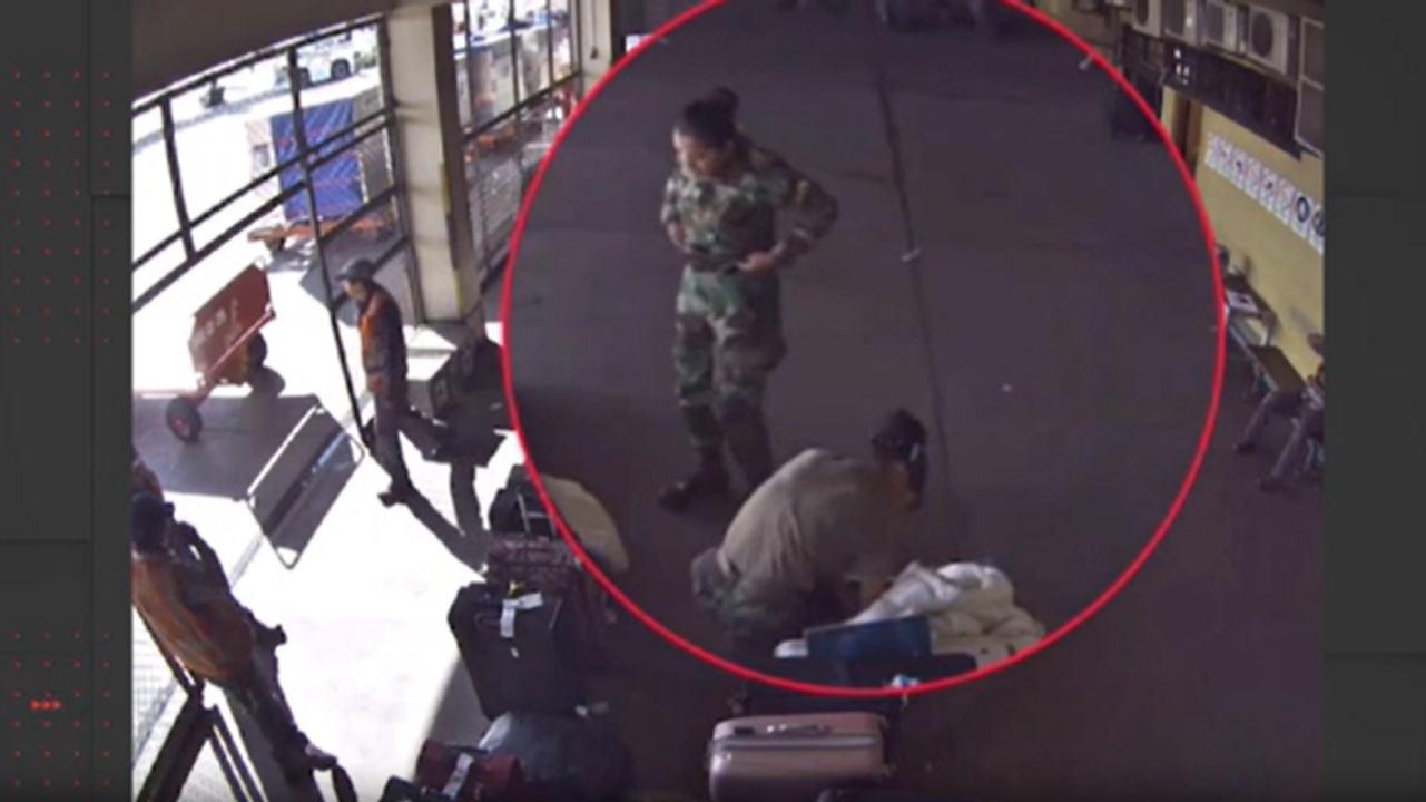 VIDEO: Captan robo de 4 mil dólares a pasajera en el aeropuerto de Bolivia
