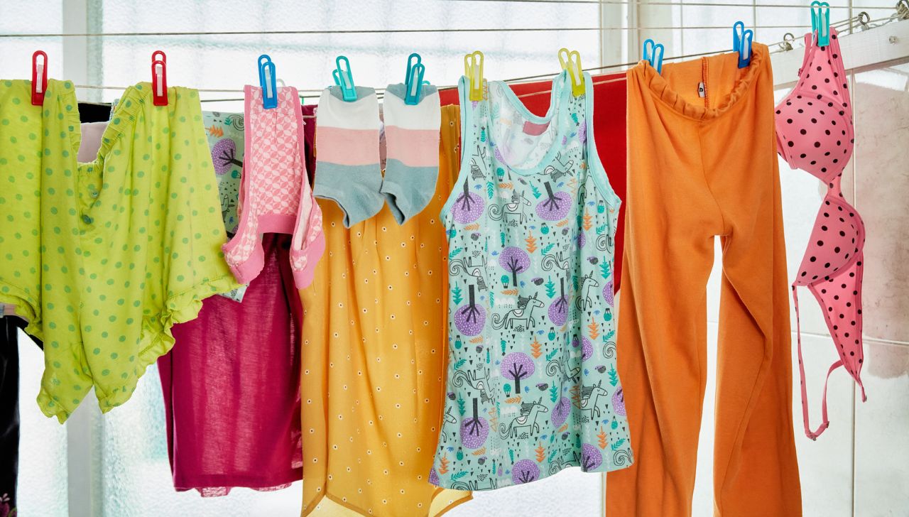 Cómo secar la ropa en 5 minutos con el truco del "burrito"