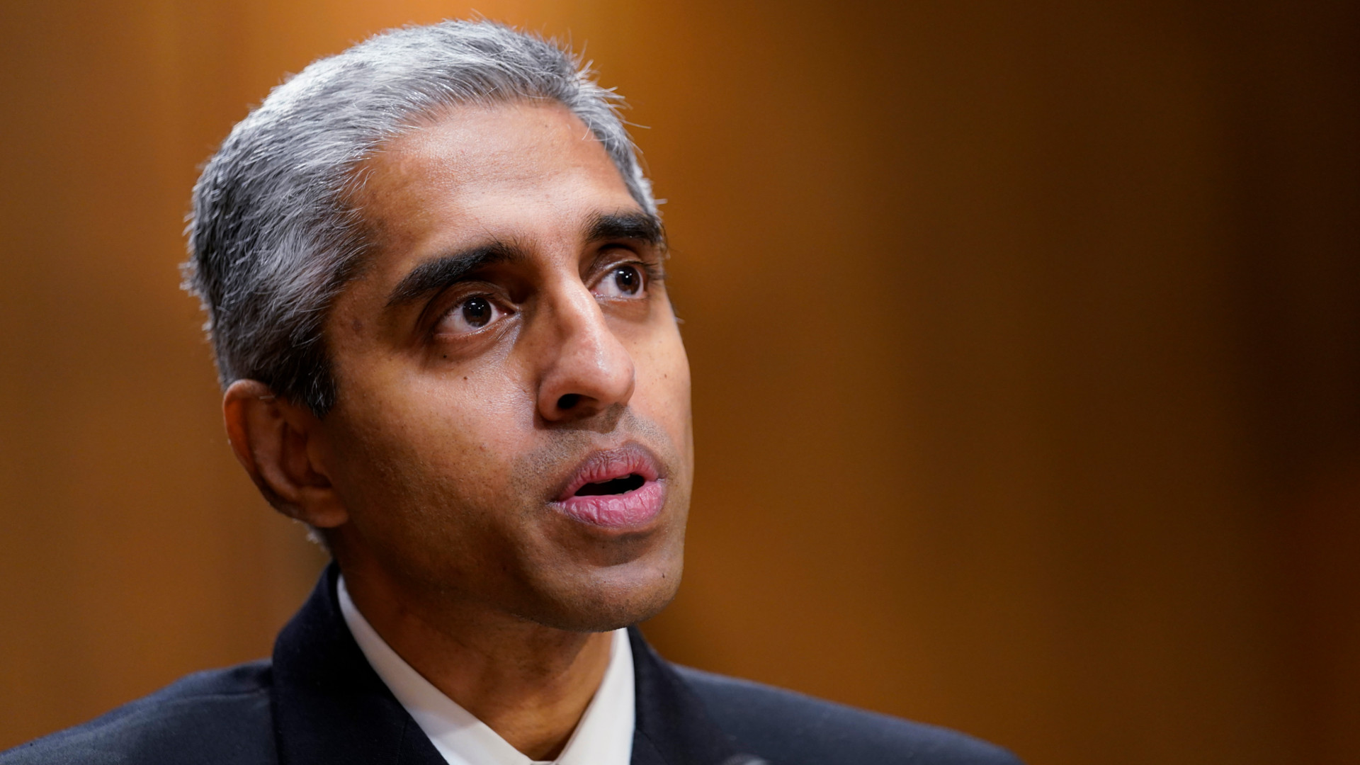 La soledad es tan letal como fumar: Vivek Murthy