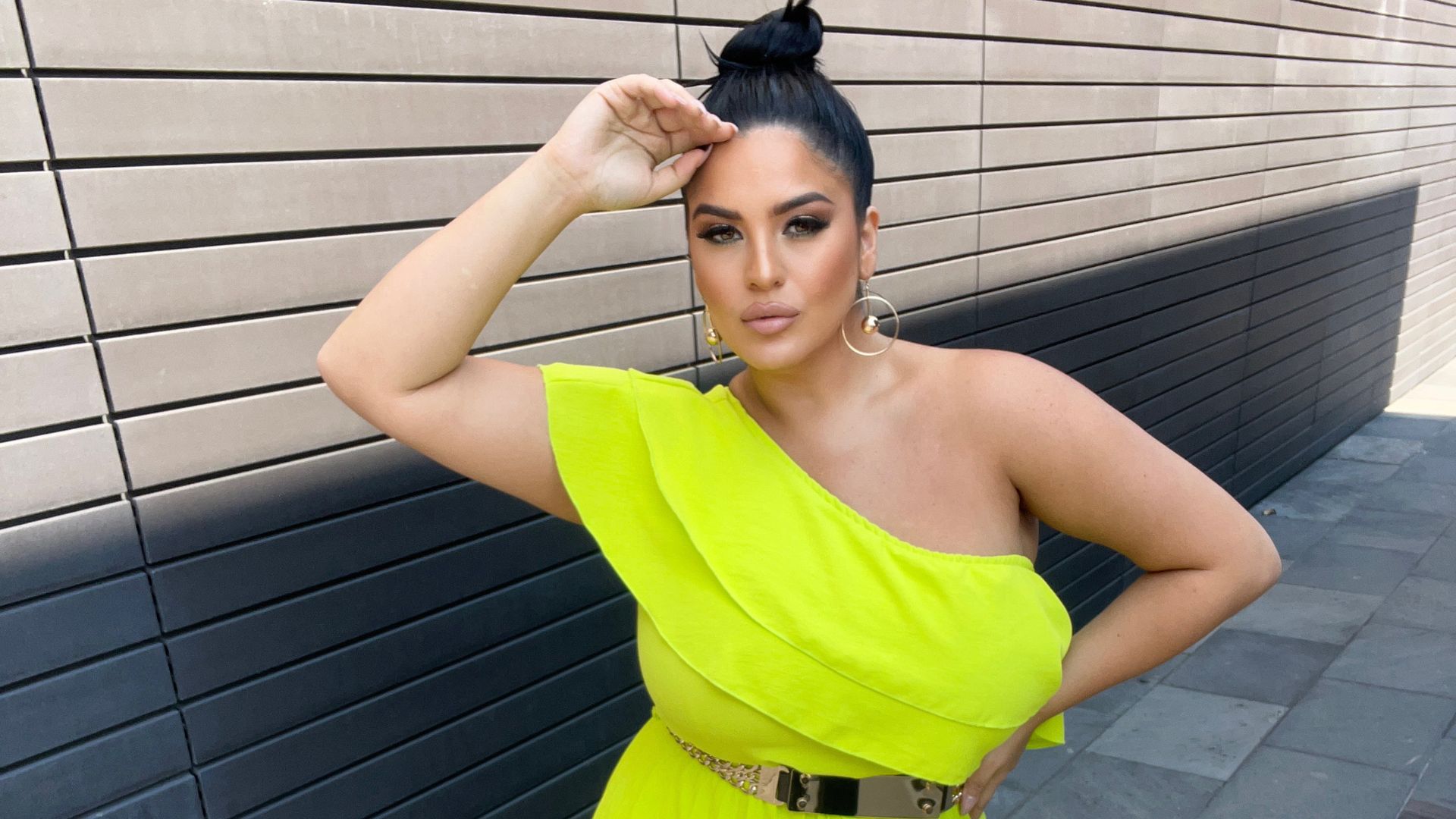 La guapa Curvy lució espectacular en La Rueda De La Suerte