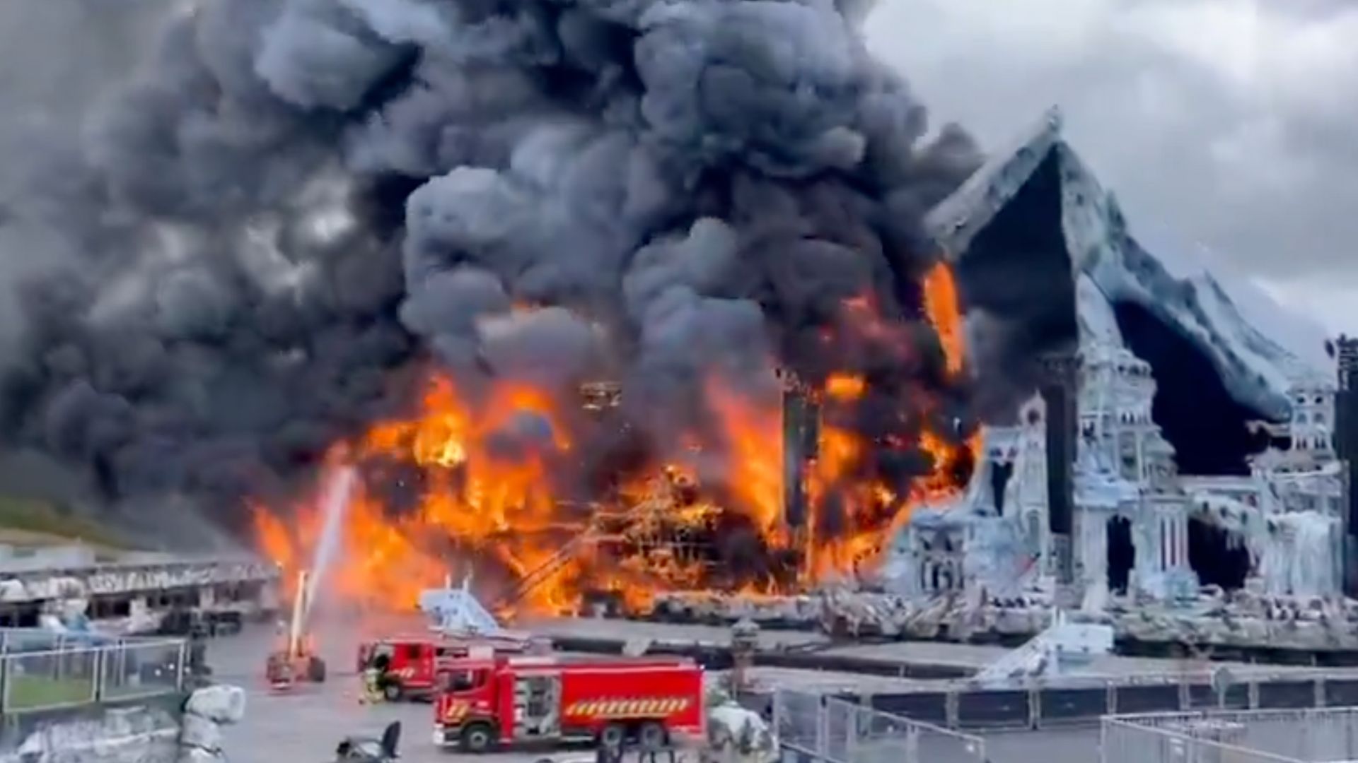 VIDEO: Se incendia escenario de Tomorrowland a días del evento; ¿cómo ...
