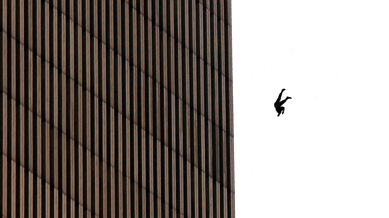 La historia de ‘Falling Man’, la icónica foto del hombre que se arrojó ...