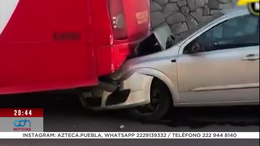 Auto se impacta contra ruta 86 cerca del Seminario Palafoxiano de Puebla