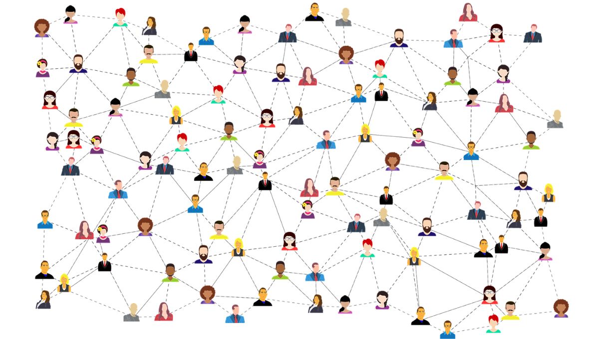 ¿Qué es la instasoledad? Escritora habla del problemas de redes socialesdd
