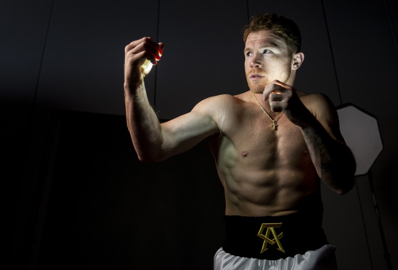 Video: Calibre 50 compuso un corrido para Canelo Álvarez