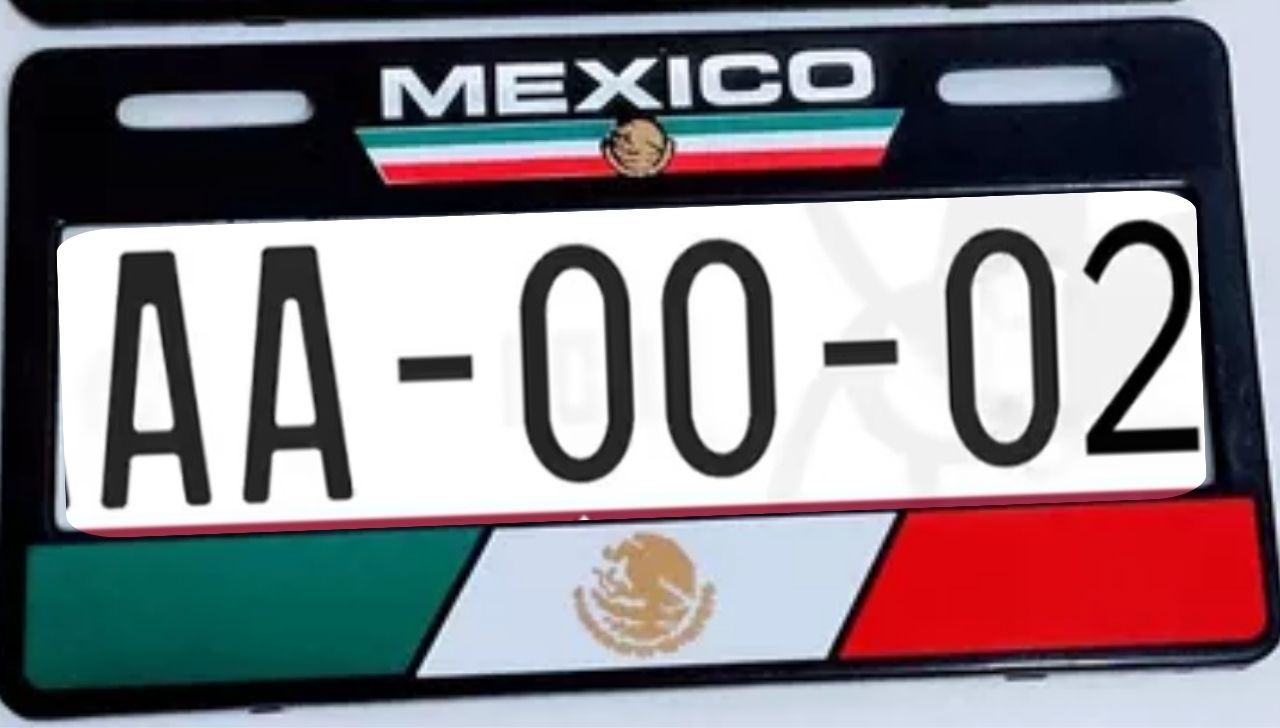 Modelo de portaplacas por las que no te pueden multar en 2025
