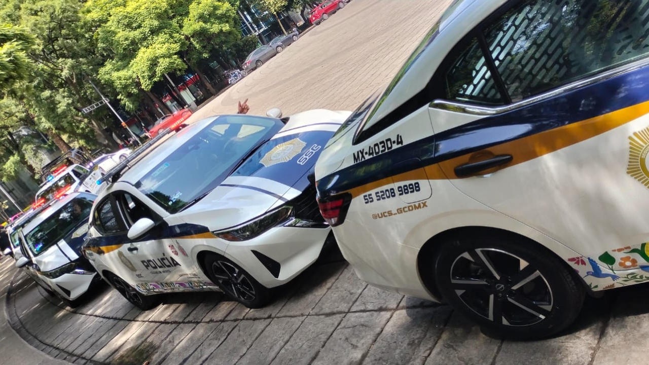 Dan de baja a policías de CDMX captados en patrulla nueva cometiendo ...