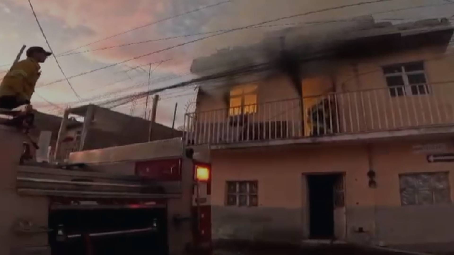 Incendio en colonia Killian León, Gto 4 marzo 2025: Video