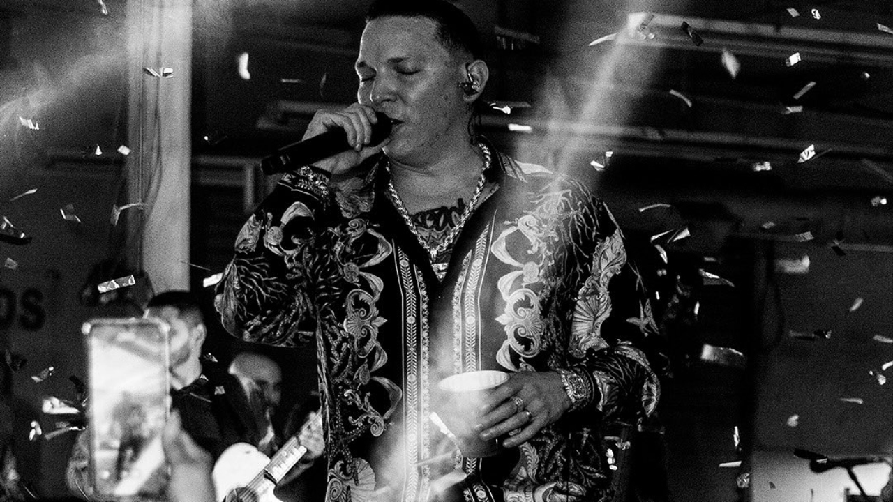 Cancelan visa al cantante Javier Rosas; suspende gira en Estados Unidos