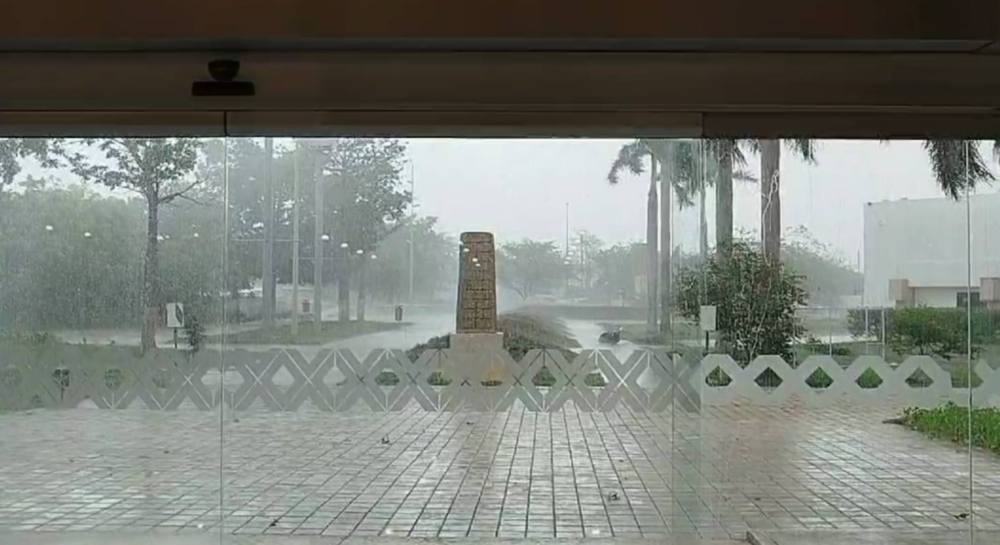 Caída de fuertes lluvias en Mérida hoy 20 de junio; toma precauciones