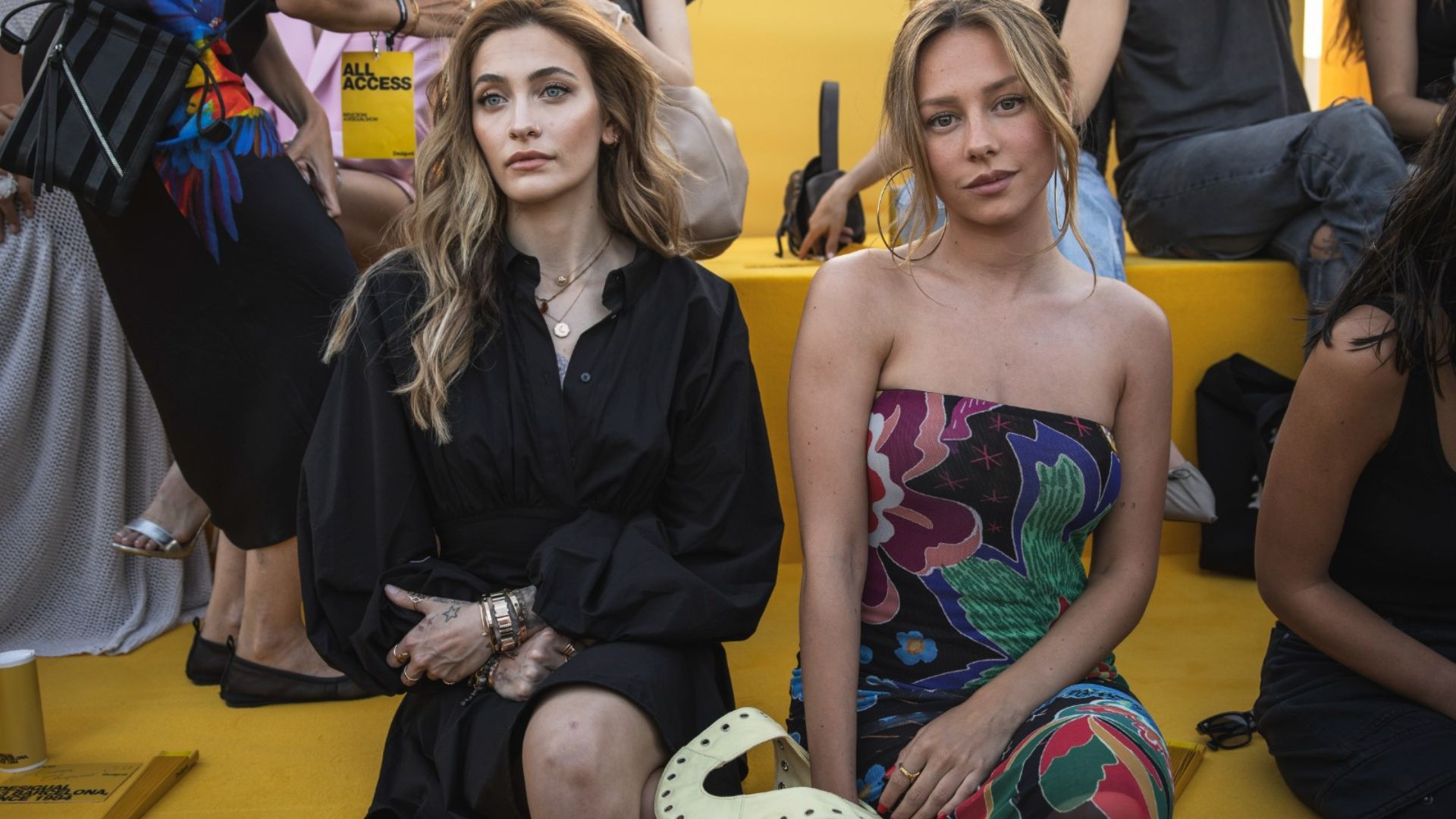 A un año de la polémica, Ester Expósito y Paris Jackson se reencuentran ...