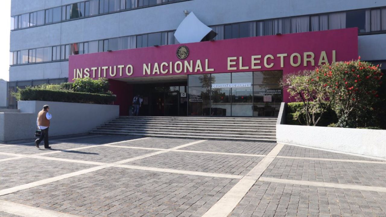 Elecciones 2024 ¿Por qué el INE cambió el color rosa por un morado en ...