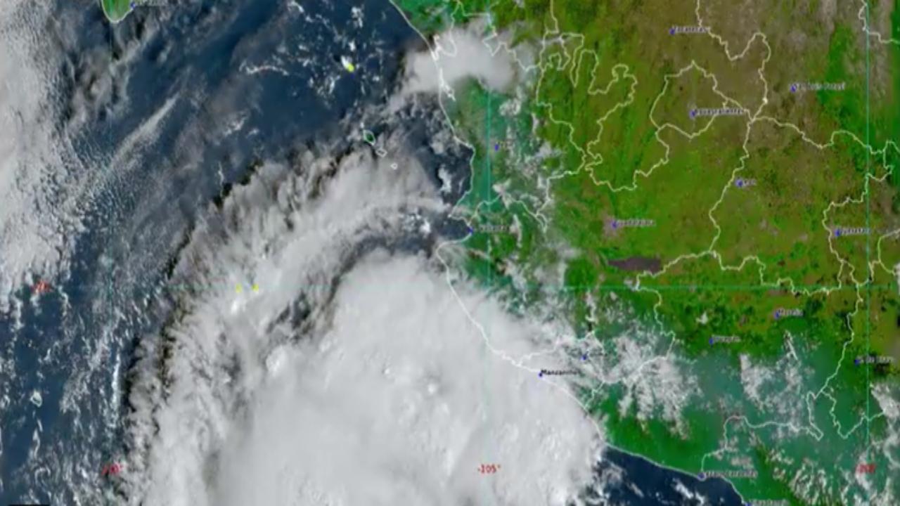 “Orlene” ya es huracán categoría 1; se ubica frente a Colima