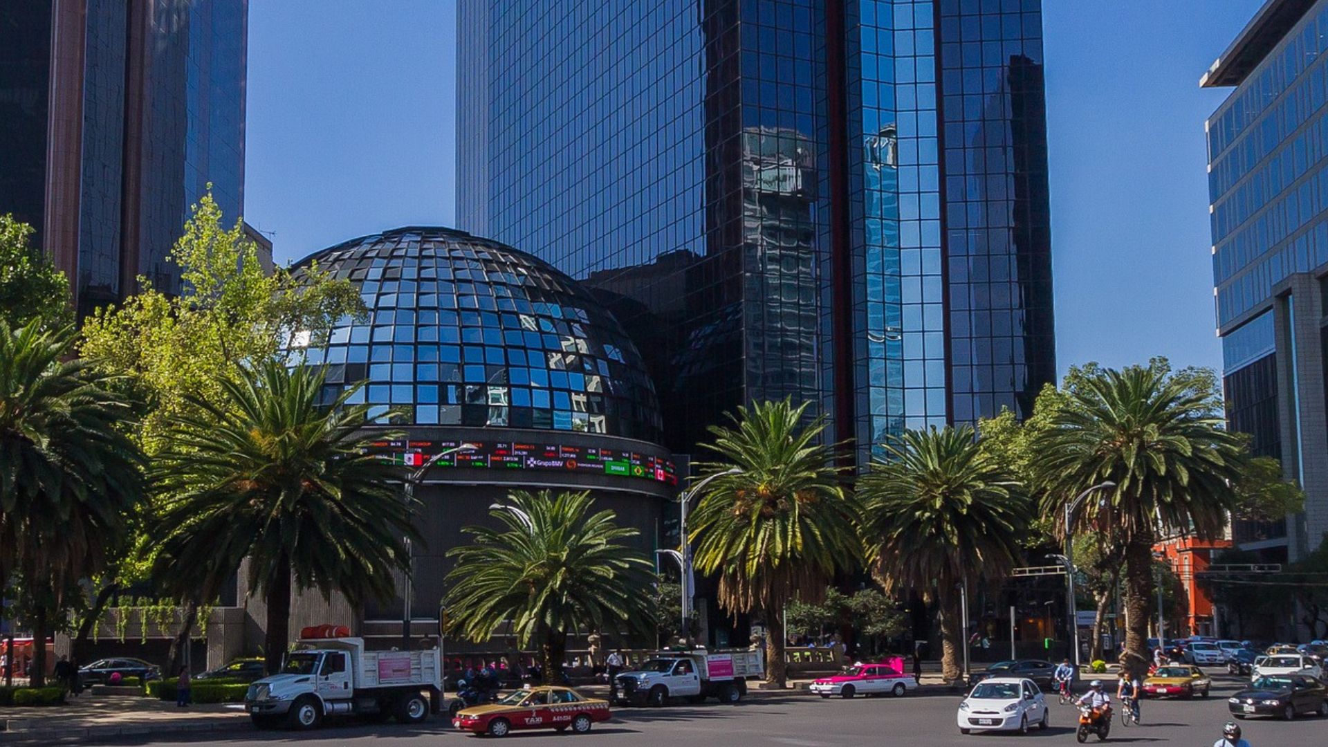 BMV retrocede tras tres sesiones de ganancias, aguarda decisión Fed