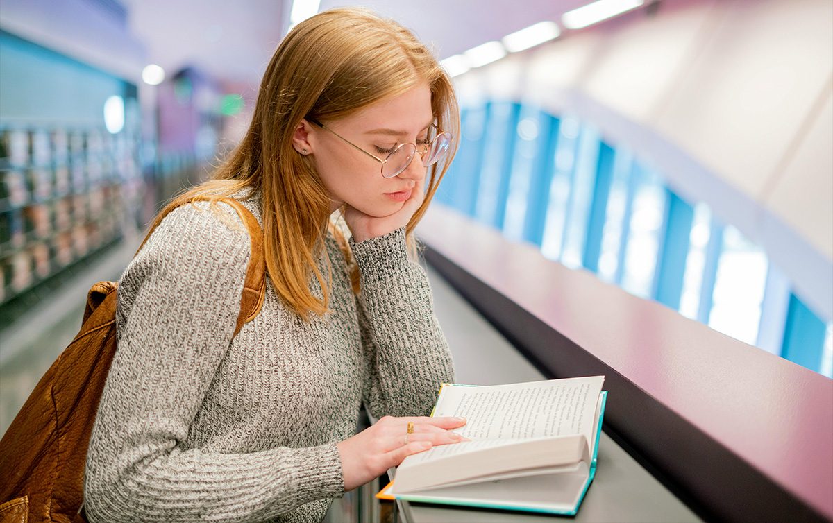 Lectura profunda en tiempos de ‘scroll’: cómo volver a leer con intención