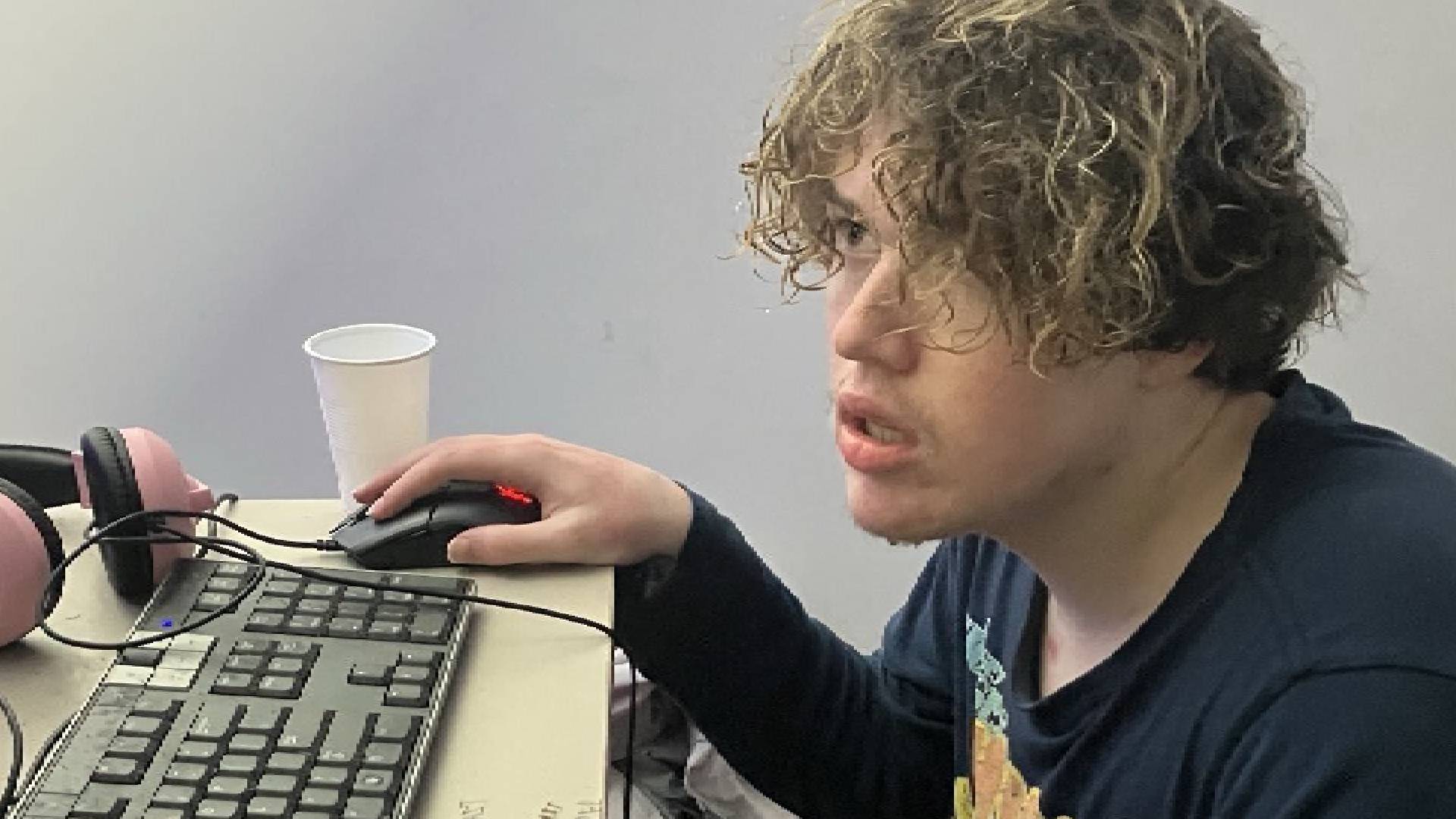 Streamer Norme realiza reto sin dormir por 12 días en vivo