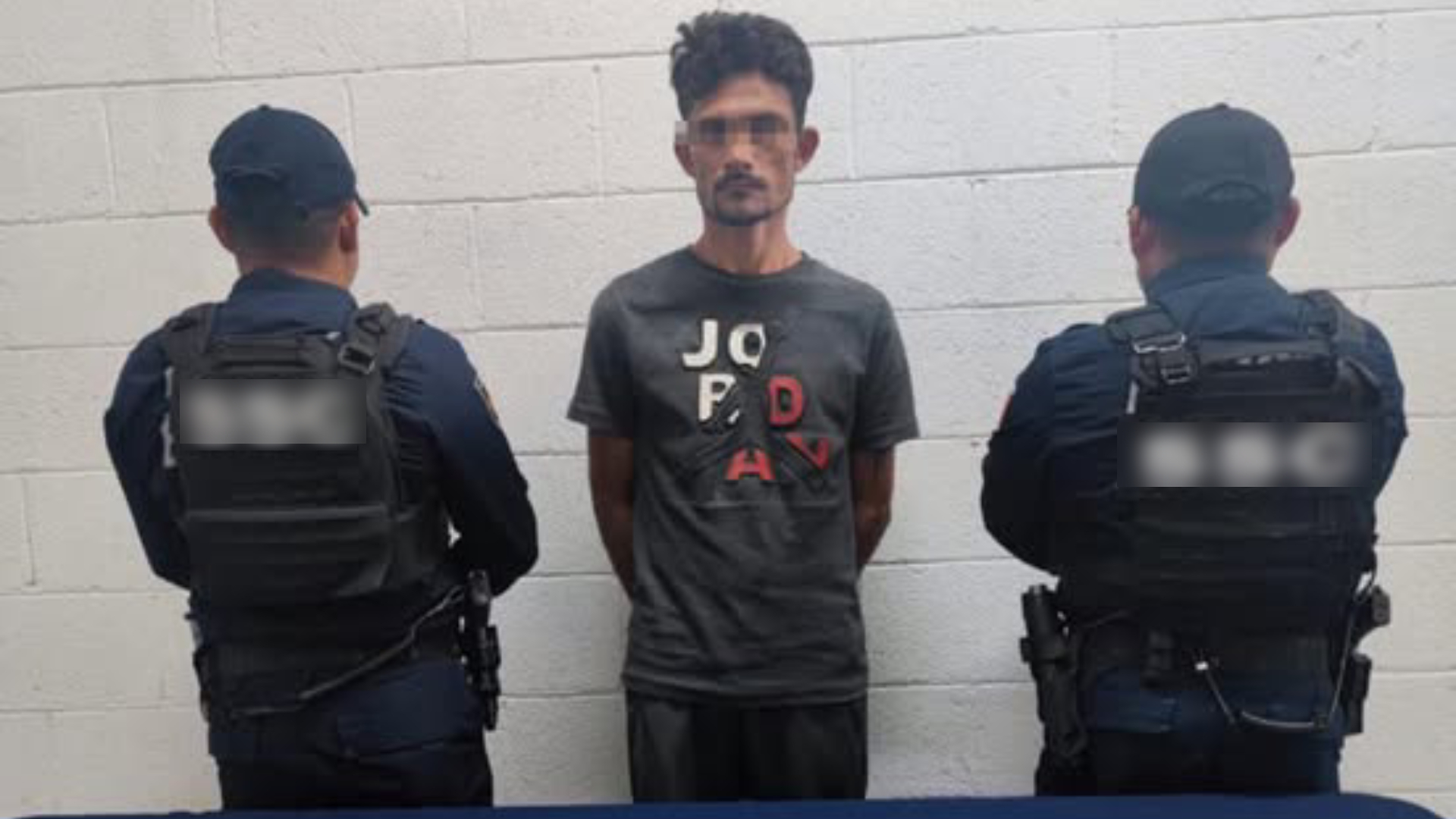 ¡'Caballero medieval' detenido! Detiene a Sir Williams por traer ...