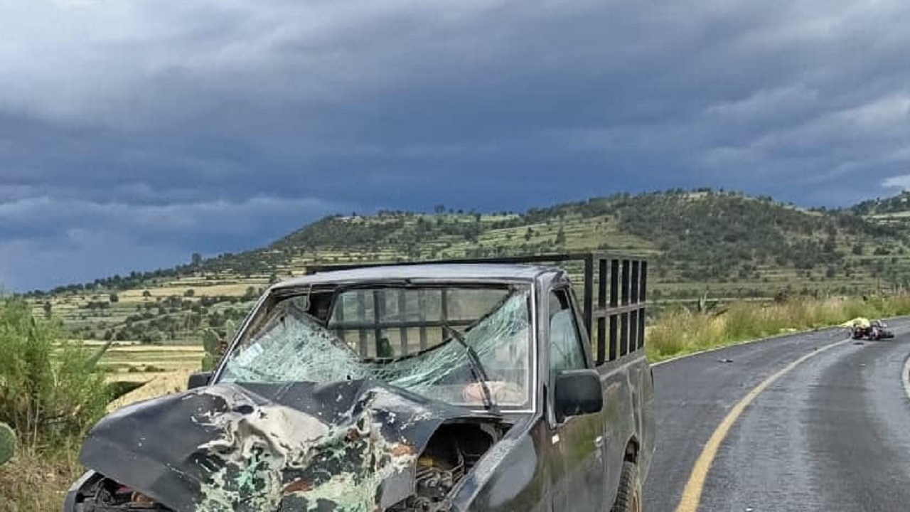Fuerte accidente en la carretera Tlaxco- Mazaquiahuac deja dos muertos