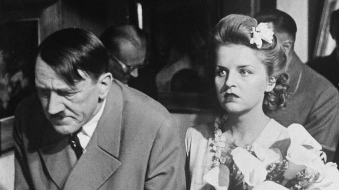 El amor de Adolfo Hitler lo siguió hasta el suicidio