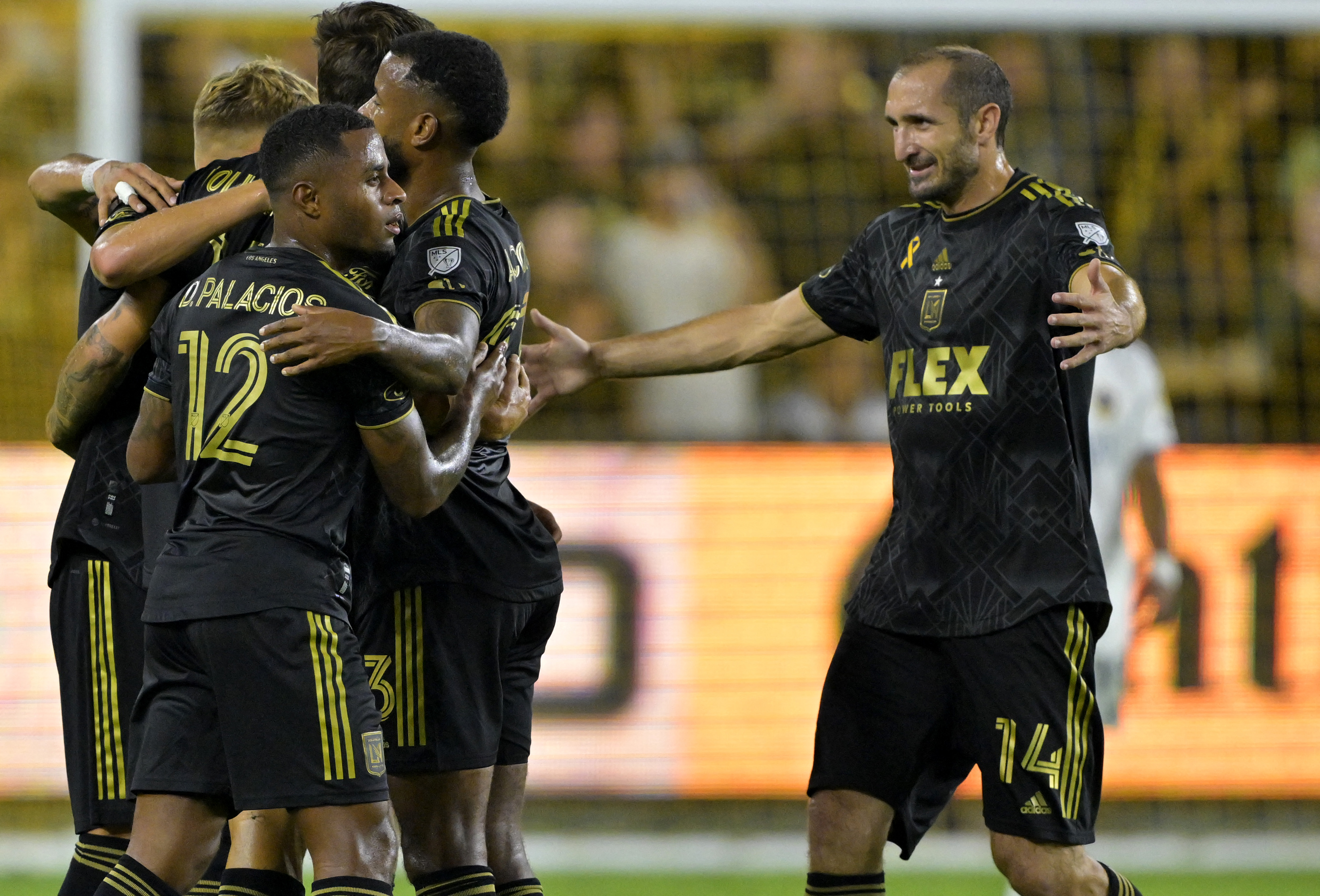 LAFC confirma la llegada de Omar Campos