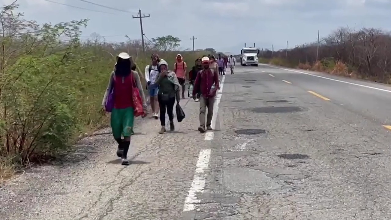 Caravana migrante sale de Chiapas y llega a Oaxaca; buscan apoyo