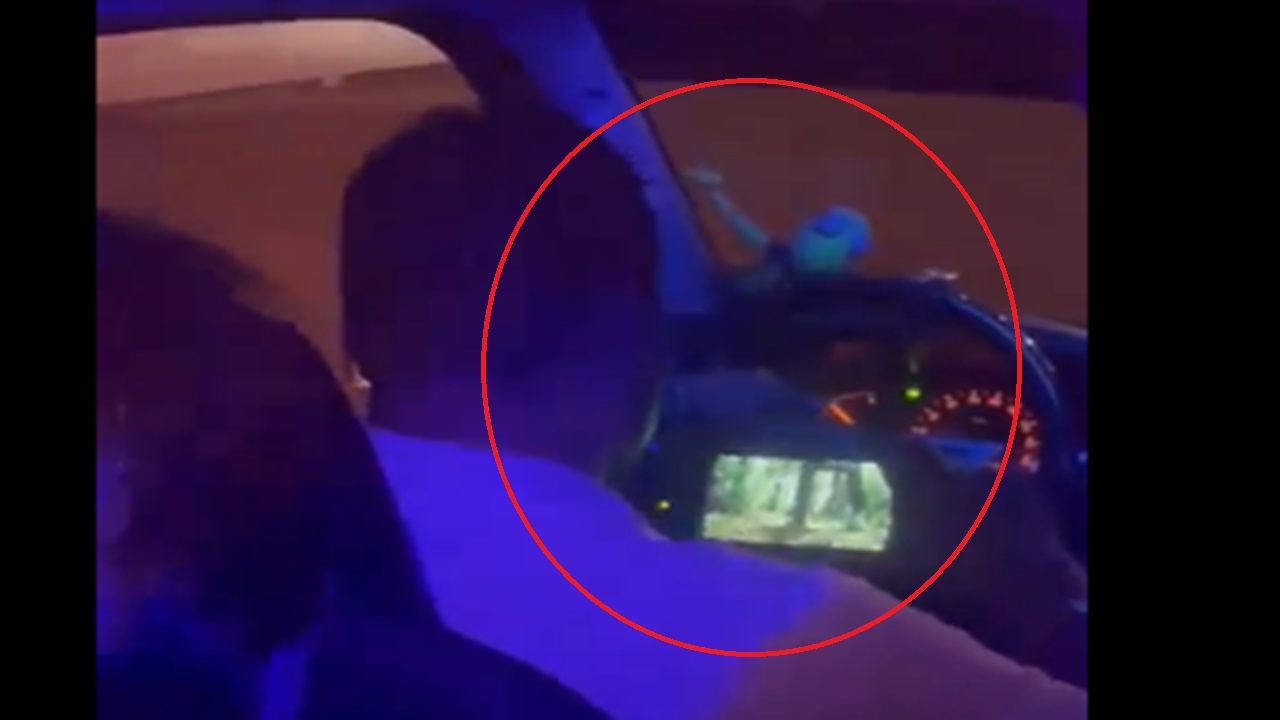 VIDEO: Chofer de la Ruta 22 es captado VIENDO UNA PELÍCULA mientras ...