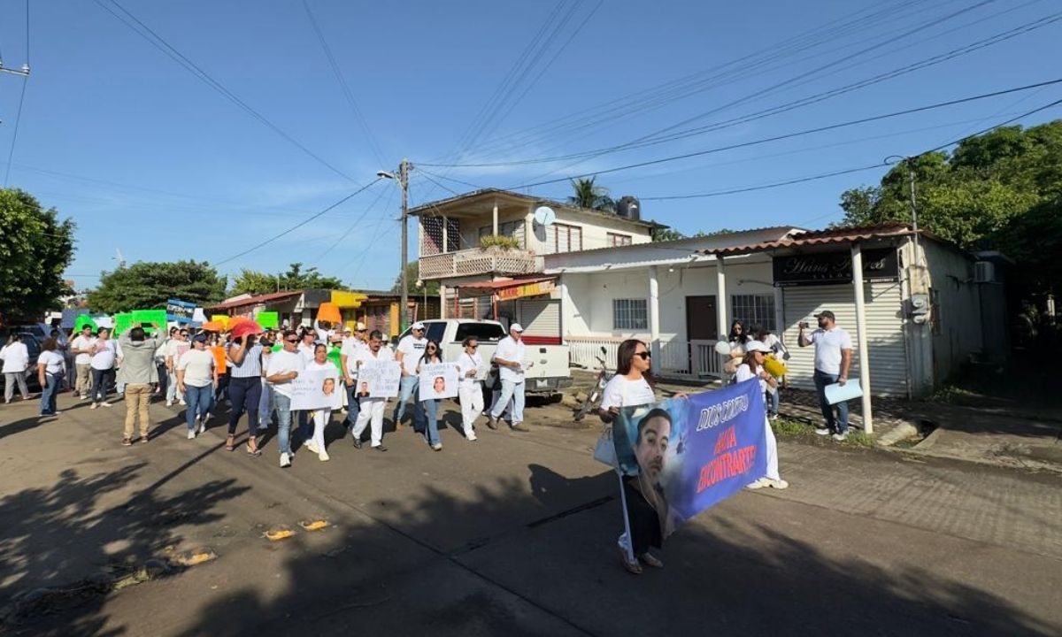 Marcha por la desaparición de Hans en Ángel R. Cabada; hoy 31 de ...
