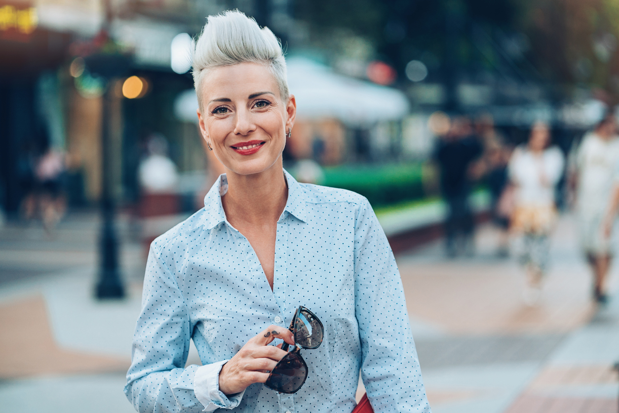 Las canas pueden volver a su color natural sin ayuda de productos químicos