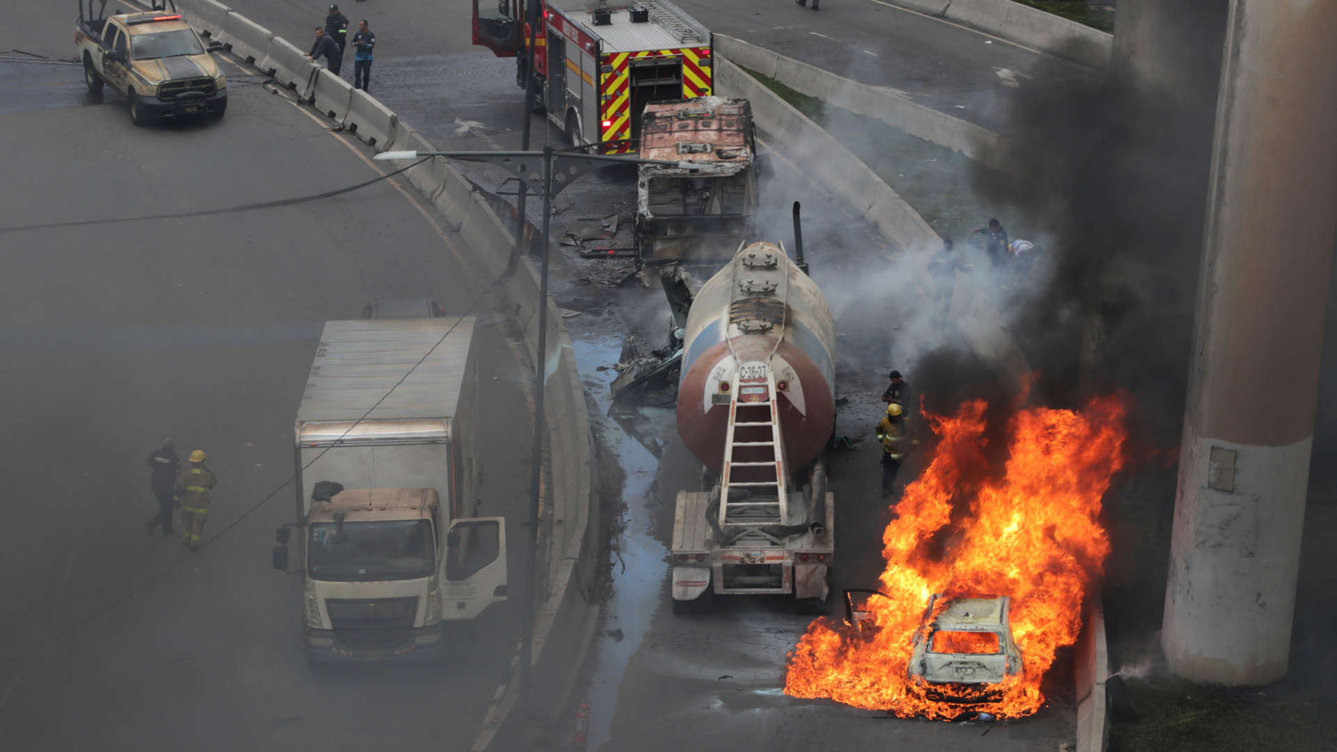 Explosión de pipa con gas en Iztapalapa deja 8 muertos y 94 heridos